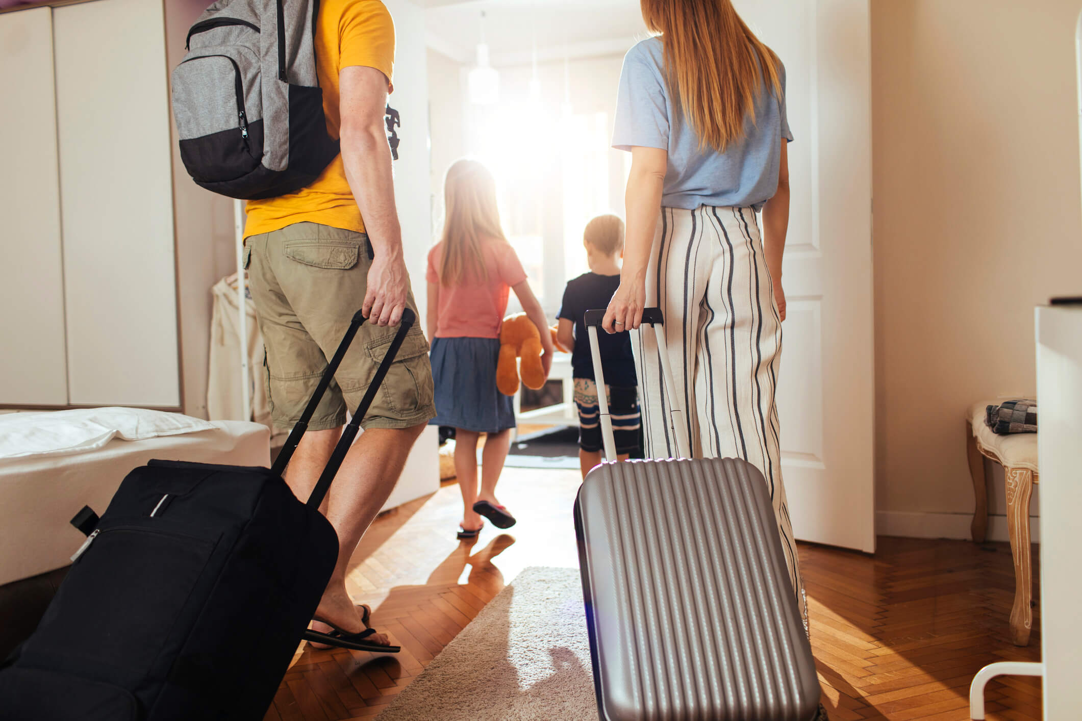 Pre-Vacation Home Checklist: 10 Things To Do Before Leaving Home | AAA ...