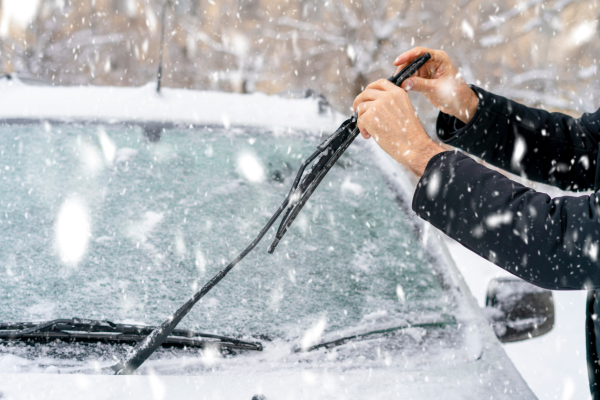 Winter Tips for Your Windshield Wiper Blades | AAA Oregon/Idaho